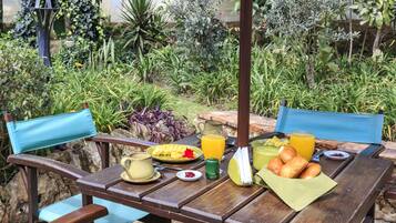 Pequeno-almoço inglês diário (6.4 USD por pessoa)