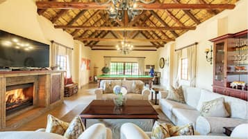 Casa Familiar | 3 quartos, roupa de alta qualidade, secretária, ferro/tábua de engomar