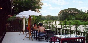 Pequenos-almoços, almoços, jantares servidos, cozinha tailandesa 