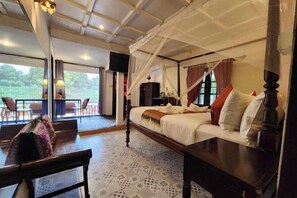 Minibar, cofre no quarto, Wi-fi grátis 