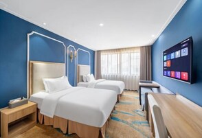 Frigobar, escrivaninha, camas extras/dobráveis (sobretaxa)