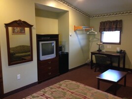 Quarto, 1 cama king-size e sofá-cama | Cofre no quarto, secretária 