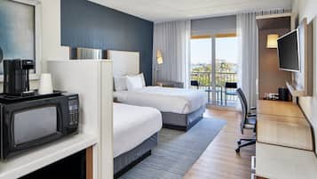 Quarto, 2 camas queen-size, não fumadores (Balcony) | Secretária, secretária adequada para computadores portáteis