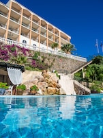 2 piscinas externas, guarda-sóis, espreguiçadeiras