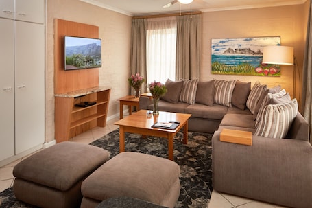 TV de ecrã plano, leitor de DVD . First Group Hastings Hall