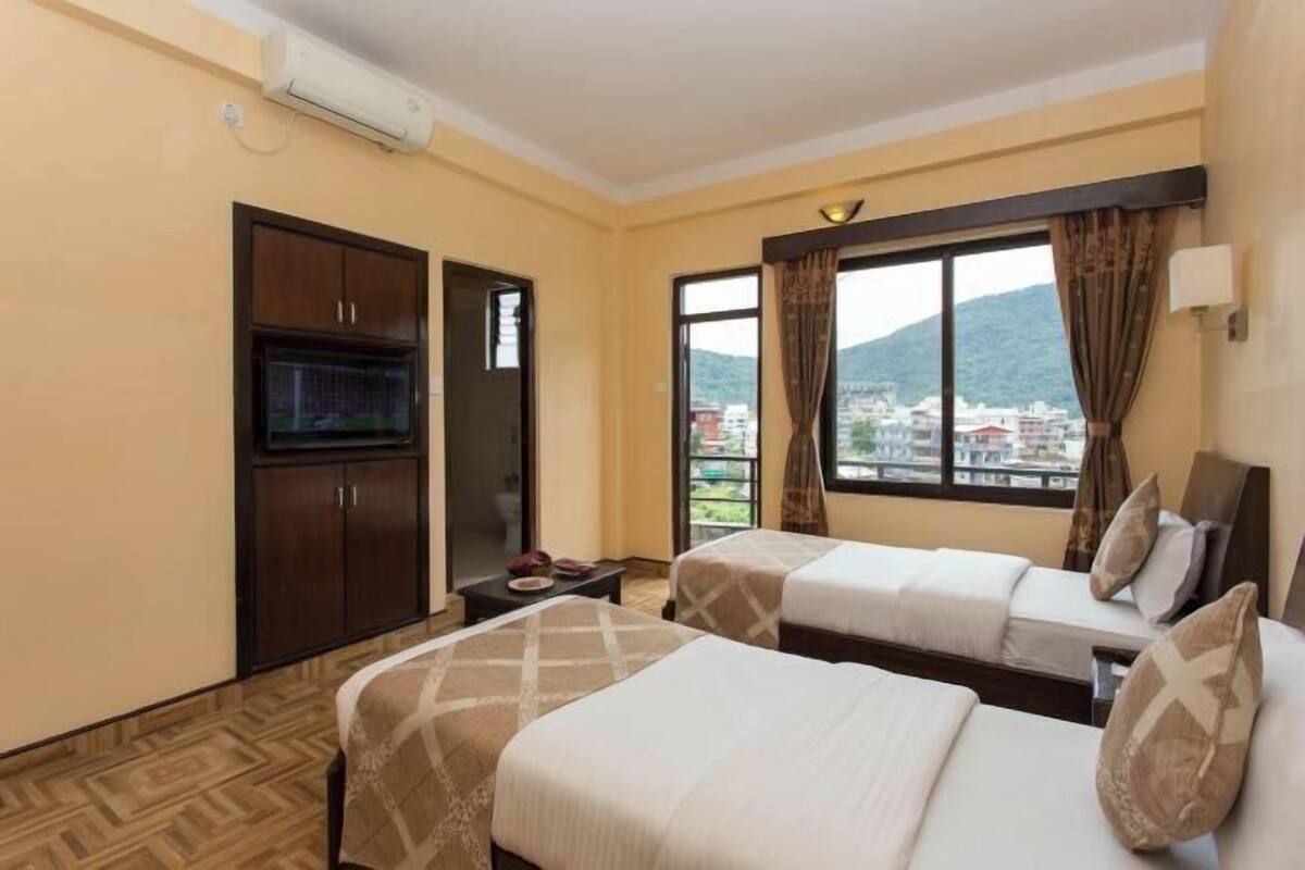 Cofre no quarto, secretária, Wi-fi grátis, roupa de cama fornecida