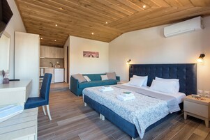 Quarto Quádruplo Familiar | Secretária, cortinas/cortinados opacos, quartos insonorizados 