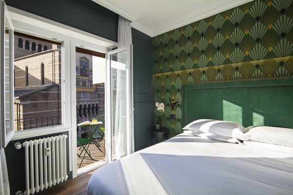 Quarto Quádruplo Superior | Camas de colchão viscoelástico, minibar, cofre no quarto, secretária