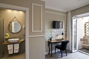 Quarto Standard | Camas de colchão viscoelástico, minibar, cofre no quarto, secretária