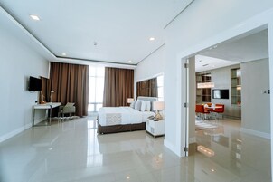 Suite Presidencial | Cofre no quarto, secretária, berços/camas para crianças grátis