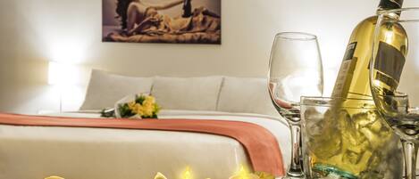 20 quartos, cofre no quarto, secretária, cortinas/cortinados opacos