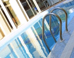 Piscina exterior sazonal, da(s) 10:30 à(s) 20:00, espreguiçadeiras 