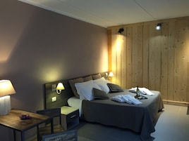 Roupa de alta qualidade, cofre no quarto, com decoração personalizada 