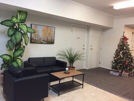 Área de estar no saguão