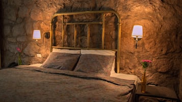 Quarto Superior, 1 cama king-size | Secretária, Wi-fi grátis, roupa de cama fornecida