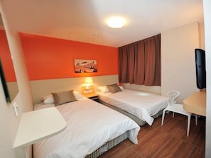 Quarto Twin | Secretária, Wi-fi grátis, roupa de cama fornecida 