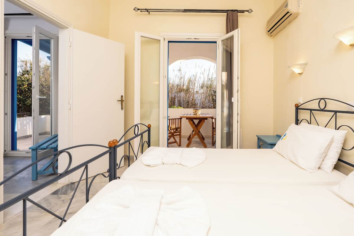 Quarto Triplo Standard | Com mobília individualizada, cortinas/cortinados opacos