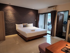 Quarto casal superior | Cortinas blackout, roupa de cama