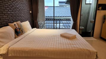 Quarto Duplo Superior | Casa de banho | Um polibã, um chuveiro fixo, artigos de higiene pessoal grátis