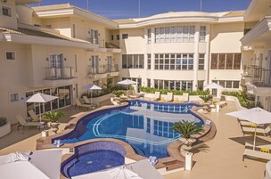 Piscina exterior, da(s) 8:00 à(s) 20:00, espreguiçadeiras 