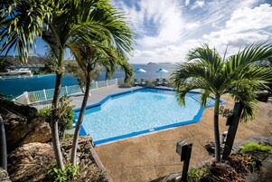 Apartamento em Condomínio Fechado, 1 quarto | Piscina | 3 piscinas exteriores, da(s) 6:00 à(s) 21:00, espreguiçadeiras 