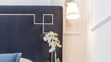Quarto Duplo ou Twin Standard | Cofre no quarto, secretária, cortinas/cortinados opacos