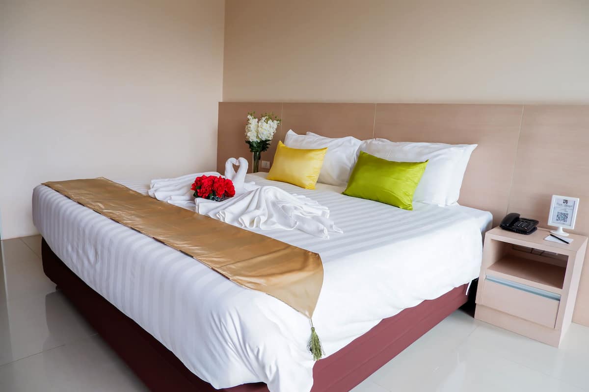 Estúdio Executivo, 1 cama king-size | Secretária, Wi-fi grátis, roupa de cama fornecida