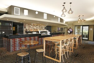 2 bares/lounges