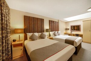 Escrivaninha, ferros/tábuas de passar roupa, Wi-Fi de cortesia