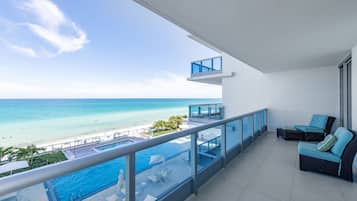 Apartamento, 1 quarto, vista para a piscina, junto ao mar (Corner) | Vista para a praia ou o mar
