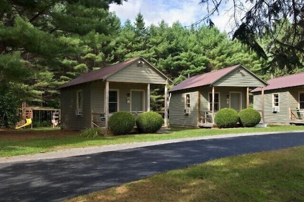 Pine Tree Motel & Cabins - State of New York