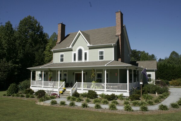 Seven Oaks Bed & Breakfast - High Point, NC