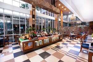 Café da manhã com buffet todos os dias mediante uma taxa