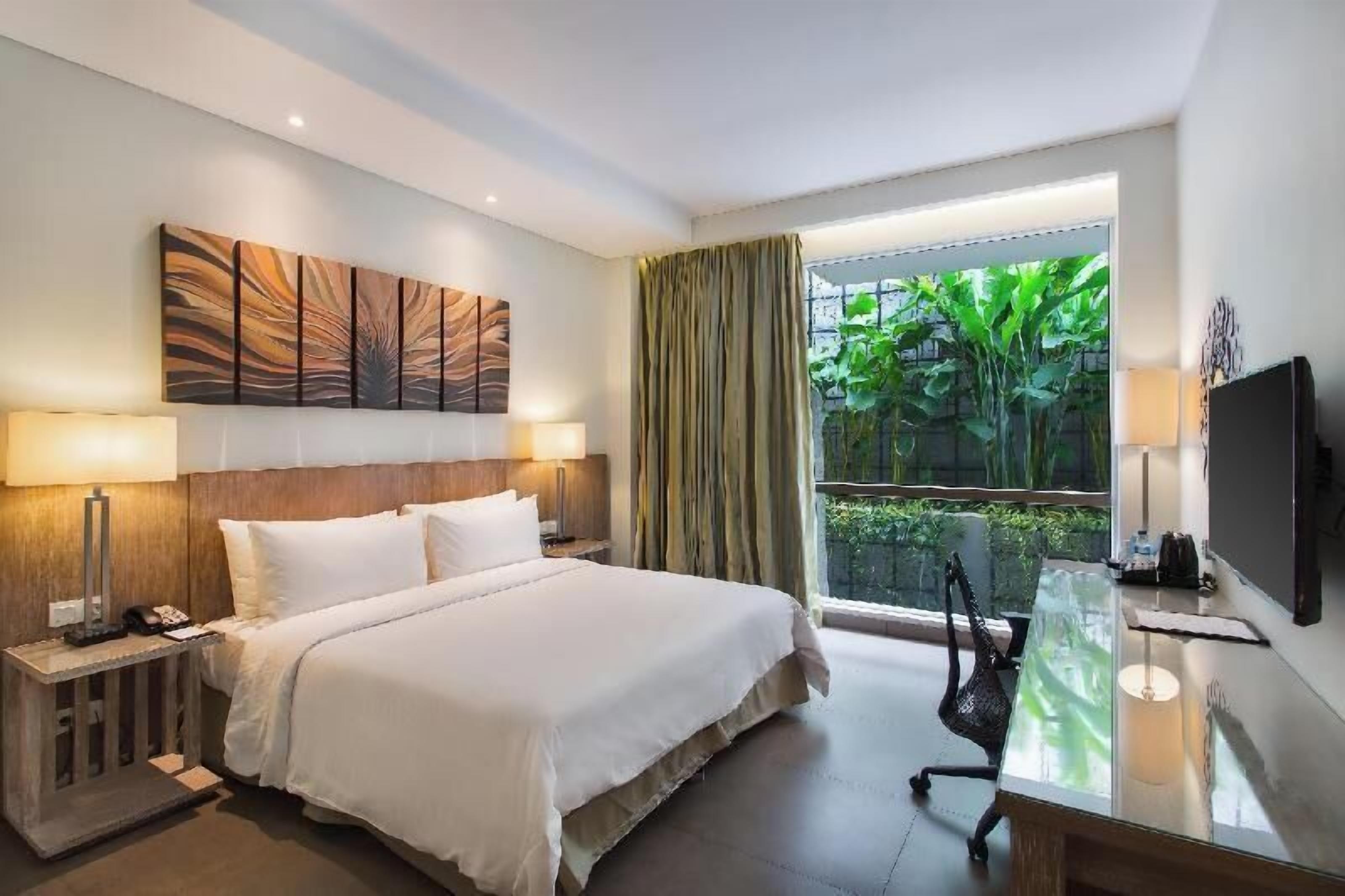 Roupas de cama premium, frigobar, cofres nos quartos, escrivaninha