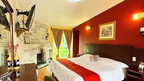 Quarto Triplo Deluxe | Edredões de penas, com decoração personalizada