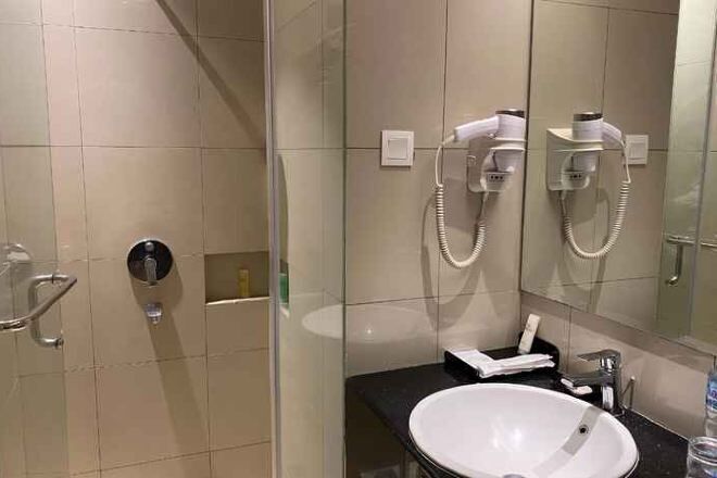 Casa de banho | Um polibã, artigos de higiene pessoal grátis, um secador de cabelo 