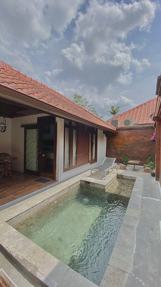 Chrome Hotel & Resort Solo - Surakarta