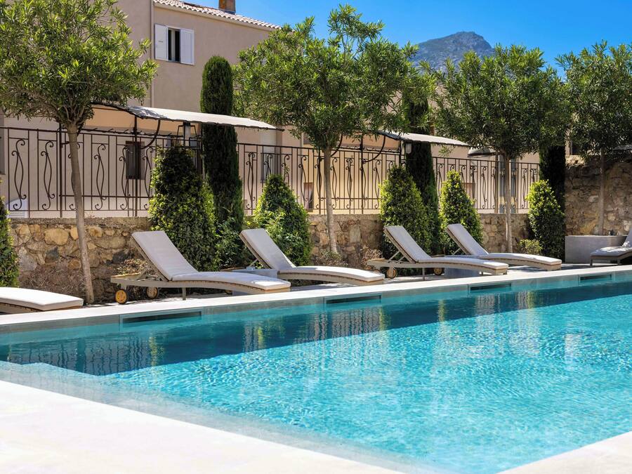 Piscina exterior sazonal