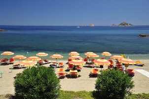 Perto da praia, areia branca 