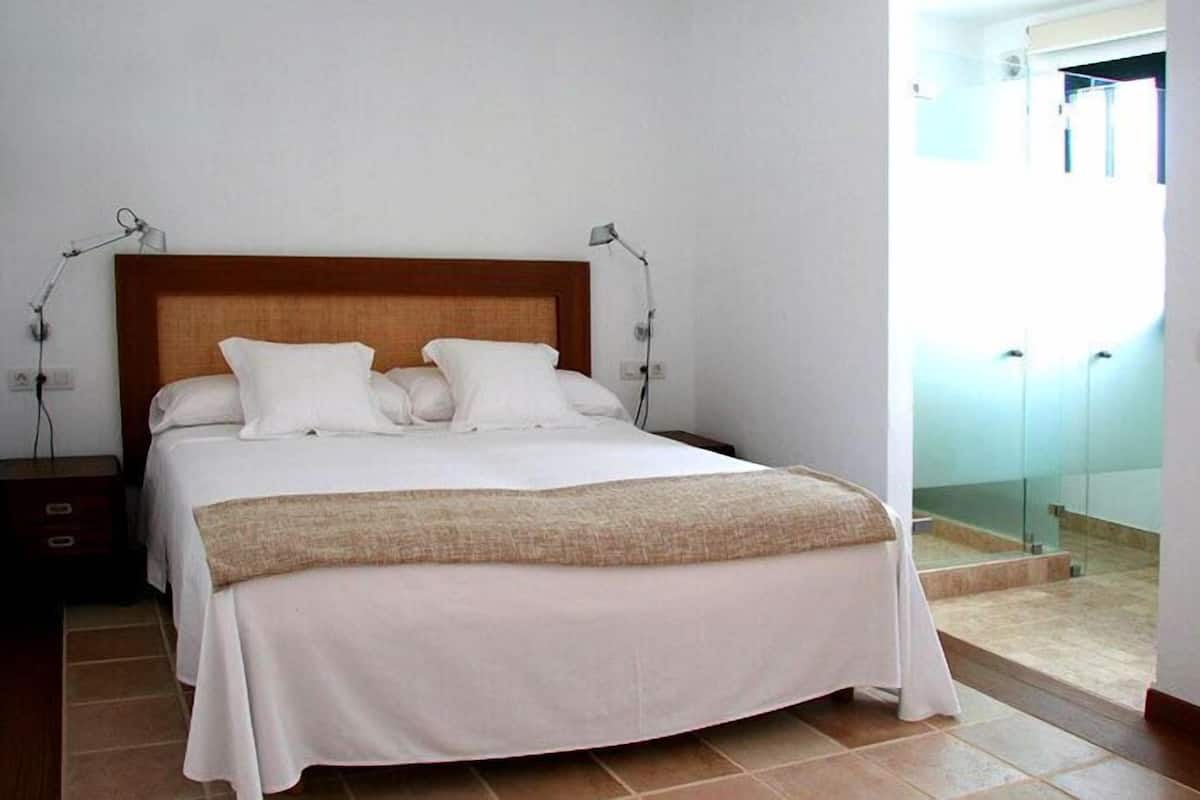 Cofres nos quartos, escrivaninha, Wi-Fi de cortesia