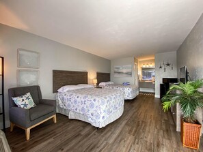 Quarto standard, 2 camas de casal | Ferros/tábuas de passar roupa, Wi-Fi de cortesia