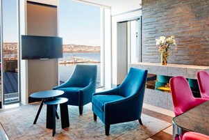 Roupa de alta qualidade, edredões de penas, quartos insonorizados 