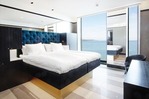 Quarto Duplo Deluxe | Roupa de alta qualidade, edredões de penas, quartos insonorizados 