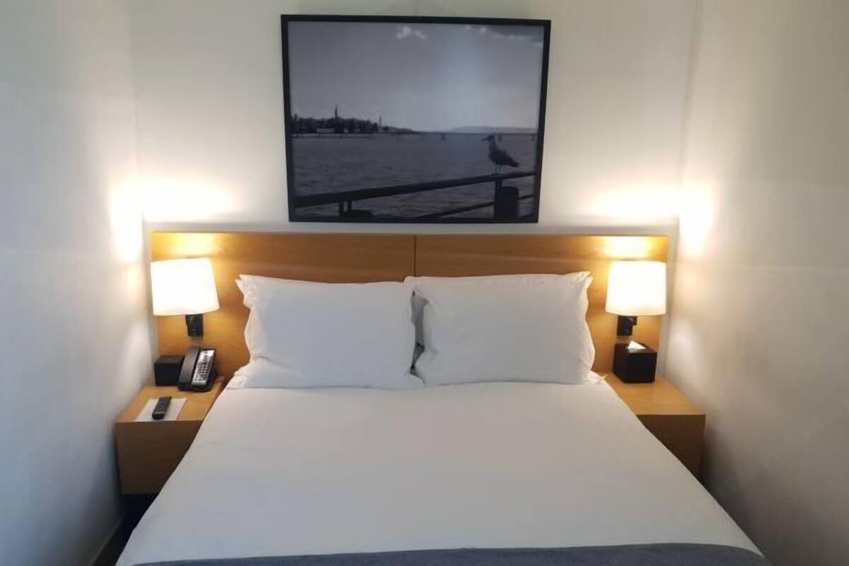 Roupa de alta qualidade, minibar grátis, cofre no quarto