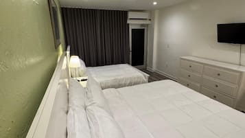 Quarto premier | Cofres nos quartos, cortinas blackout, ferros/tábuas de passar roupa