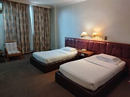 Quarto luxo | Ferros/tábuas de passar roupa, Wi-Fi de cortesia