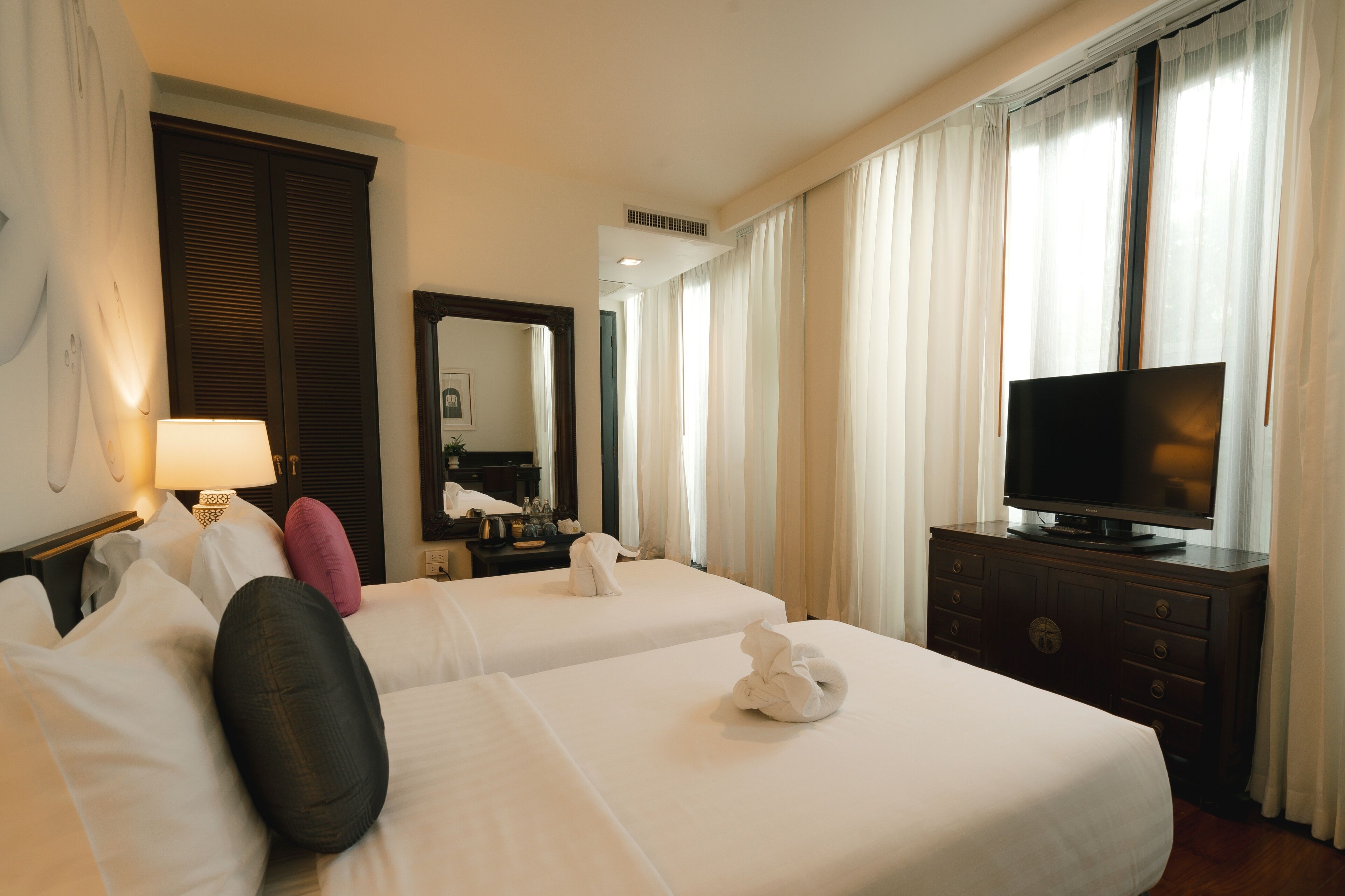 Roupa de alta qualidade, minibar grátis, cofre no quarto 