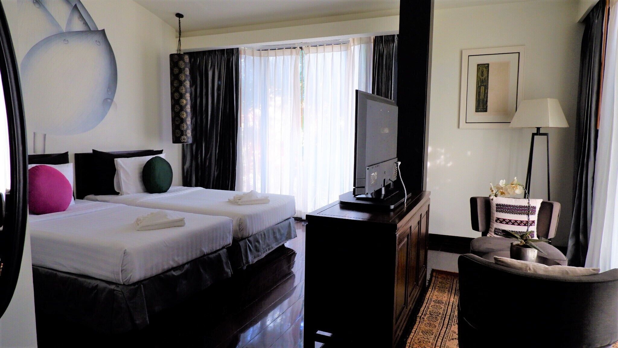 Roupa de alta qualidade, minibar grátis, cofre no quarto 