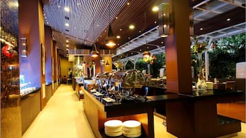 2 restaurantes, pequenos-almoços servidos, cozinha internacional