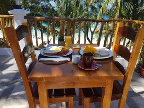 Pequeno-almoço preparado no momento diário incluído 